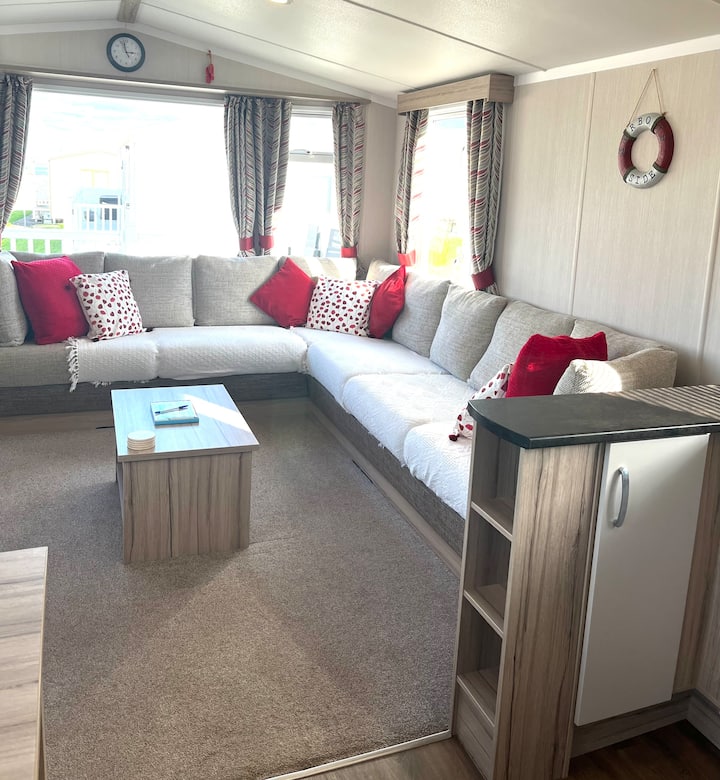 New:
4 Guests •  3 Beds • 2 Bedrooms • 2 Bathrooms - Paignton