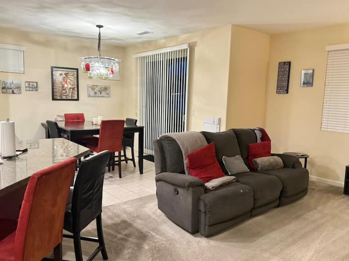 South Reno Home By Walking Trail - Reno, NV