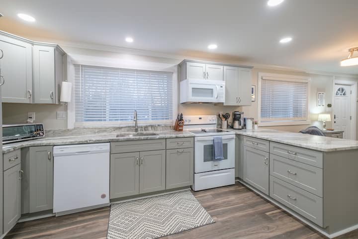 2 Br Bungalow; Oasis In Sw Roaco - Roanoke, VA