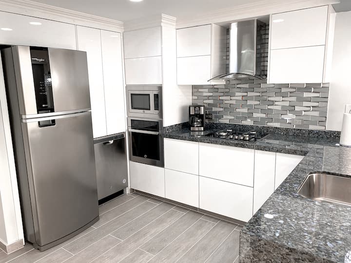 Luxury High-rise Hideaway - Cali