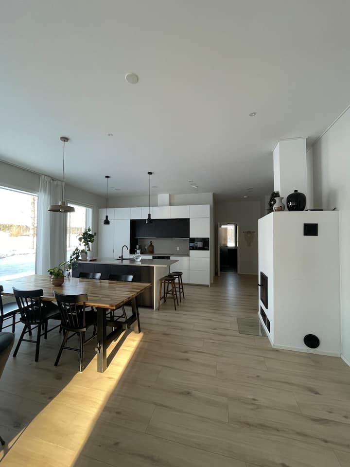 Uusi Omakotitalo Maaseudulla. - 