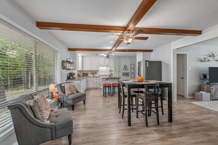 Wayside Retreat - Minutes To Tamu! - Bryan, TX