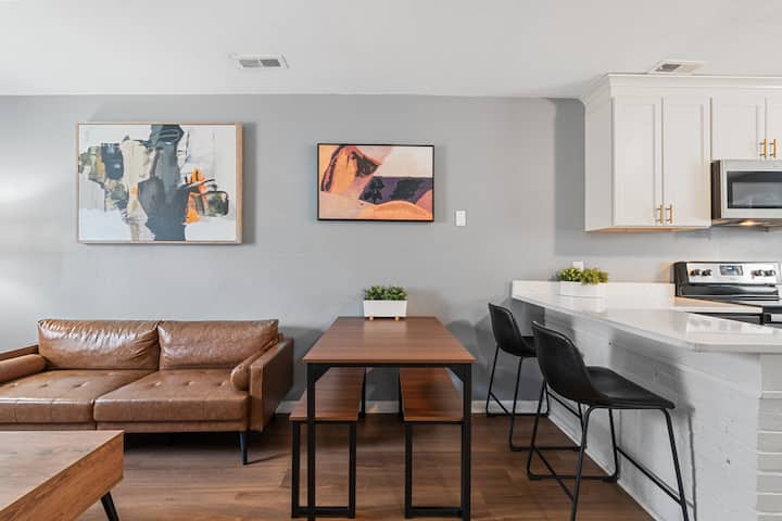 Charming, Updated Home Minutes From The Bay! - Norfolk, VA