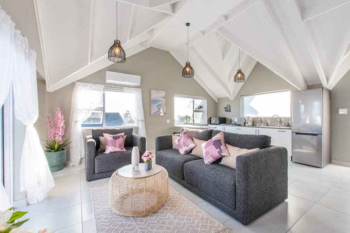 Fuchsia Collection: Fuchsia Fields Cottage - Raithby