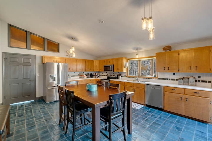 Farm Suite-sauna, Hot Tub, King Bed, Jacuzzi Tub - Weaverville, NC