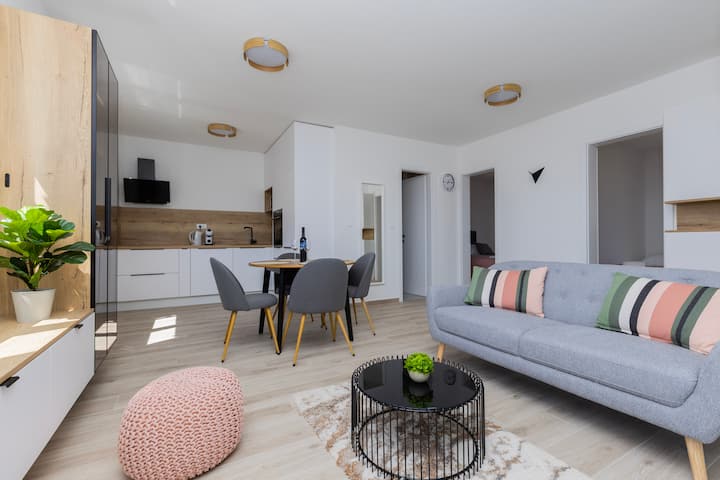 Luxury Apartment Roze With Sea View&garage - Podstrana