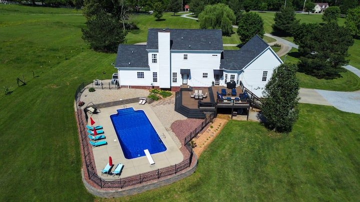 Family Favorite-pool, Fire Pit, Movie Room & More - Springfield, TN