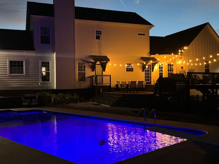 Family Favorite-pool, Fire Pit, Movie Room & More - Springfield, TN