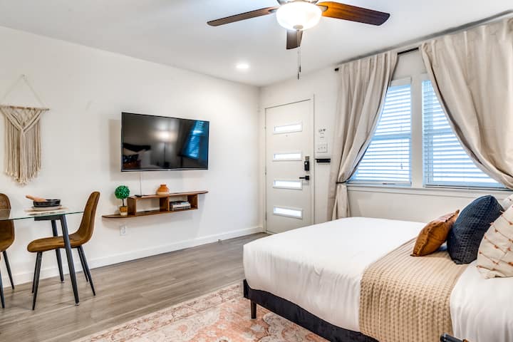 Beautiful Studio In Atx - Sleeps 3 - Near Domain - Brentwood - Austin