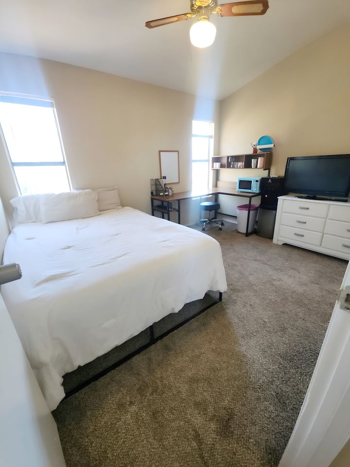 Private Amenities, Quiet, & Clean! A Sxsw Gem - Austin, TX