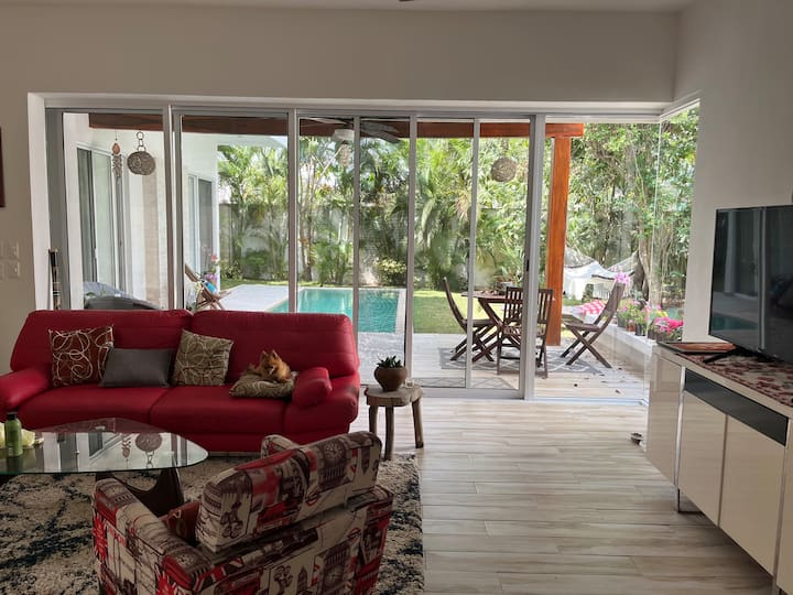 Tranquil Haven: Bright Zen House - Winnipeg