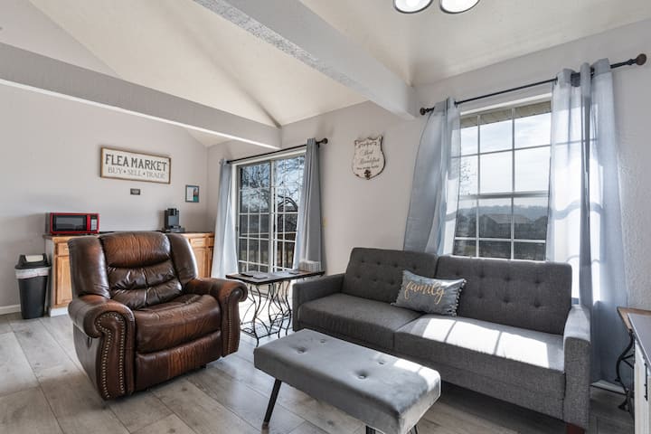 Beautifully Remodeled 2b/2b Condo Pet-friendly - ブランソン, MO