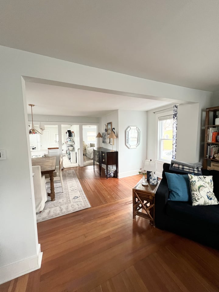 Blue & White Hill House - Saratoga Springs, NY