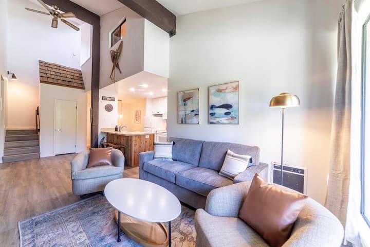 Near Village Spacious Condo - Mammoth Lakes, CA