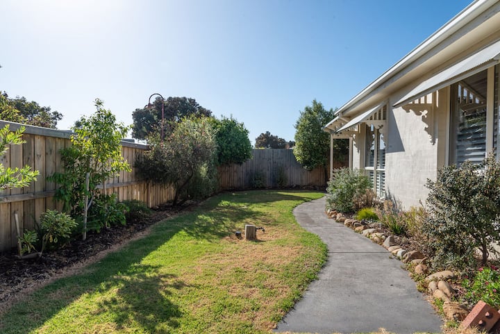 Charming Cottage, 7 Mins Walk To Beach And Golf! - Torquay