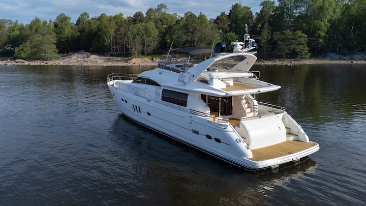 Princess 75 Luxury Yacht - Helsinki
