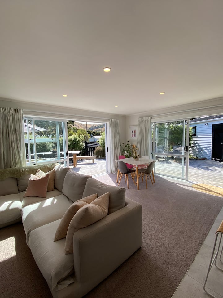 Sunny, Relaxing Weekend Getaway - Porirua