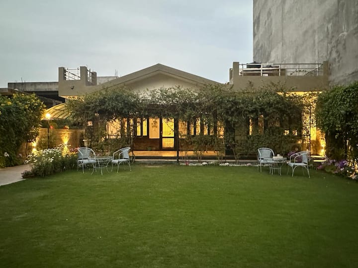 Luxury Garden Villa In Noida | 3br  +B/f - 노이다