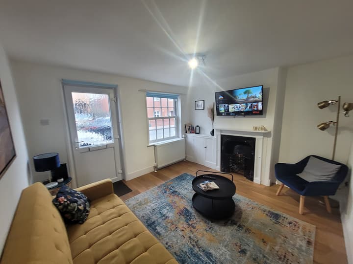 Little Oaks 2 Bed- Cosy Charm & Modern Comfort - 科爾切斯特