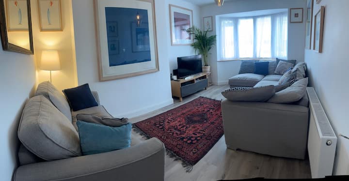 Lovely Spacious Home, 4 Double Bedrooms, Sleeps 8 - Dublin