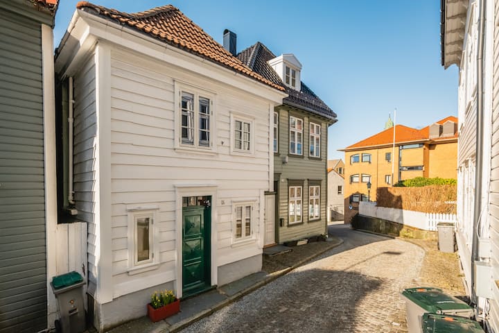 Historical House W Private Patio - 550m From Brygg - Bergen, Noruega