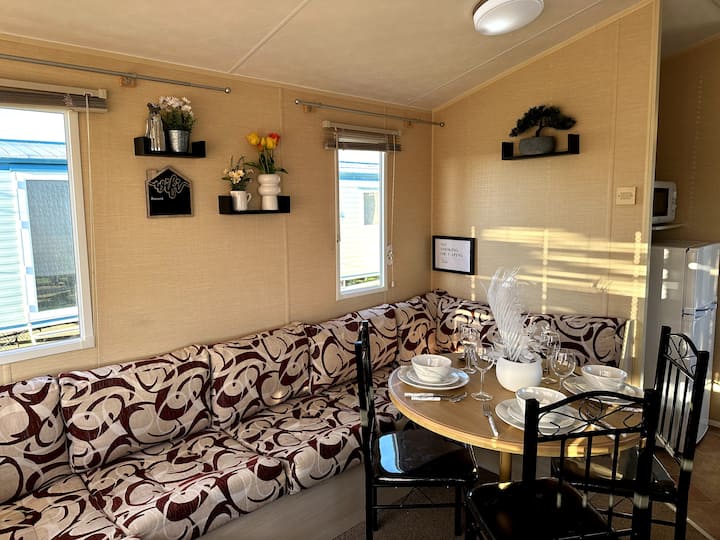 Casa Vista - Holiday Home On The Beach - Clacton-on-Sea