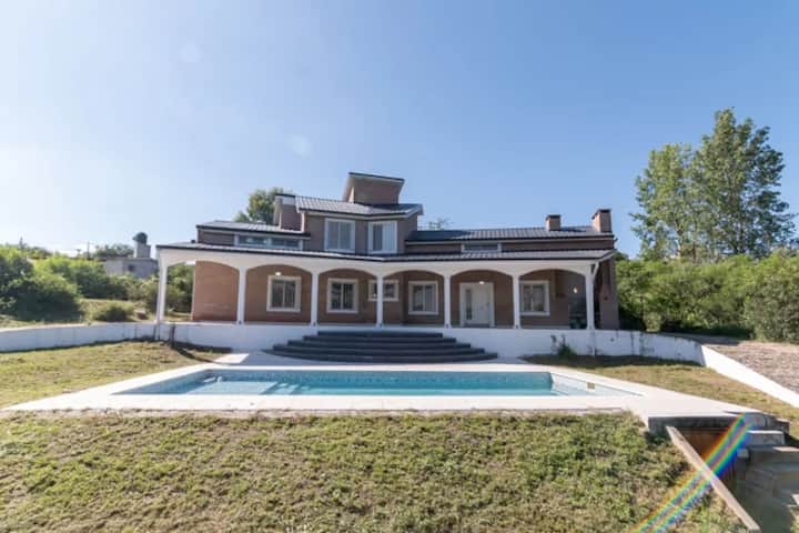 Casa De Categoría,15' Carlos Paz - Cosquín