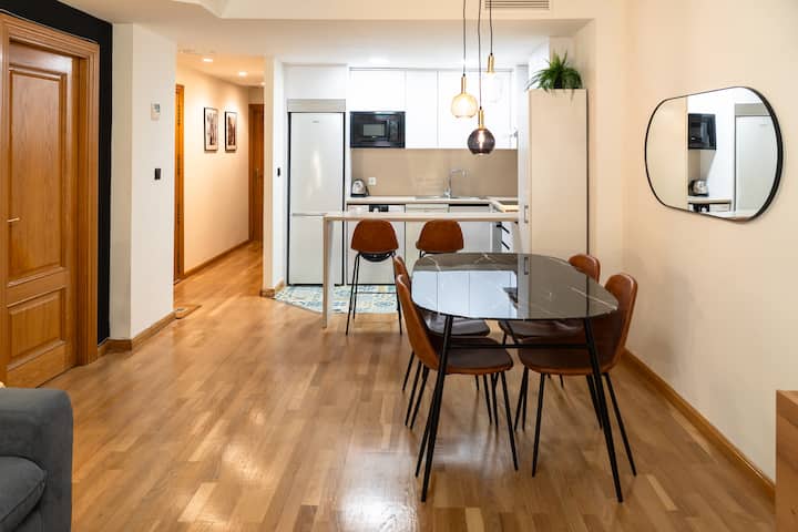 Loira Jordan: 3 Habitaciones Junto Al Pilar - Zaragoza, España