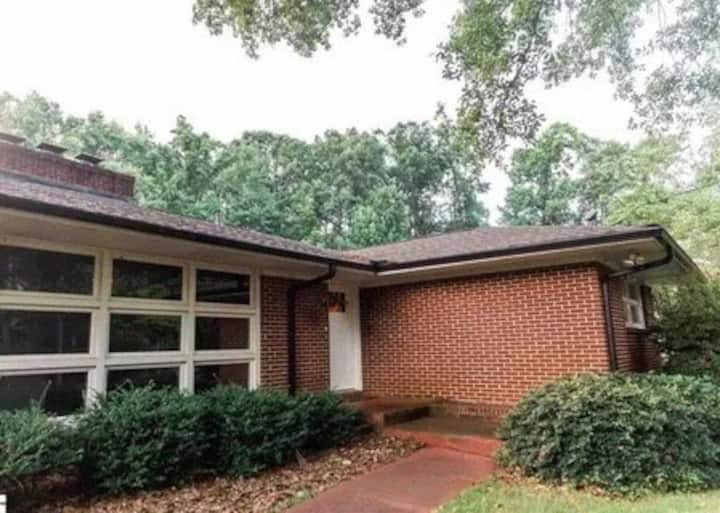 3b2b Spacious Convenient
Home - Right Off I-85/26 - Spartanburg, SC