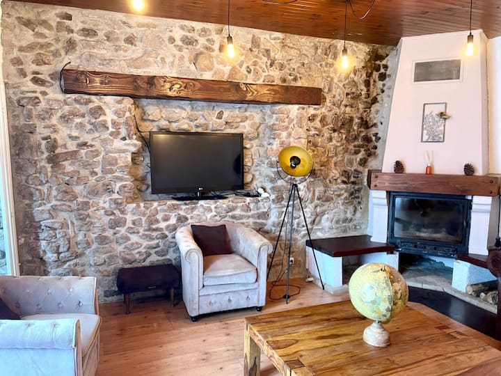 Maison Chaleureuse Et Rustique - Rhône-Alpes