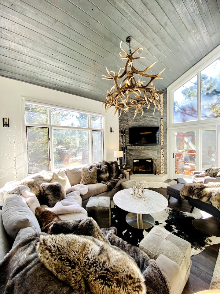 The Après Penthouse | Luxe Mountain Escape - Mammoth Lakes, CA