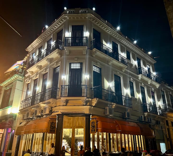 Superb Mansion In Old Havana - Havana
