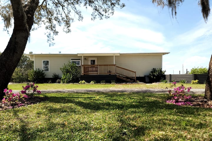 Bunkhouse On Blueberry Farm - Mount Dora, FL