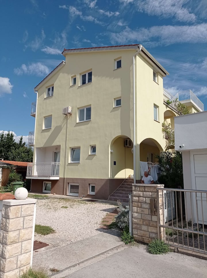 Sabunike Yellow Apartment (Croatia, Privlaka) - Privlaka