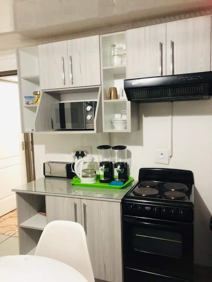 18pax, 9 Bedroom Neat Backpacker - Phuthaditjhaba