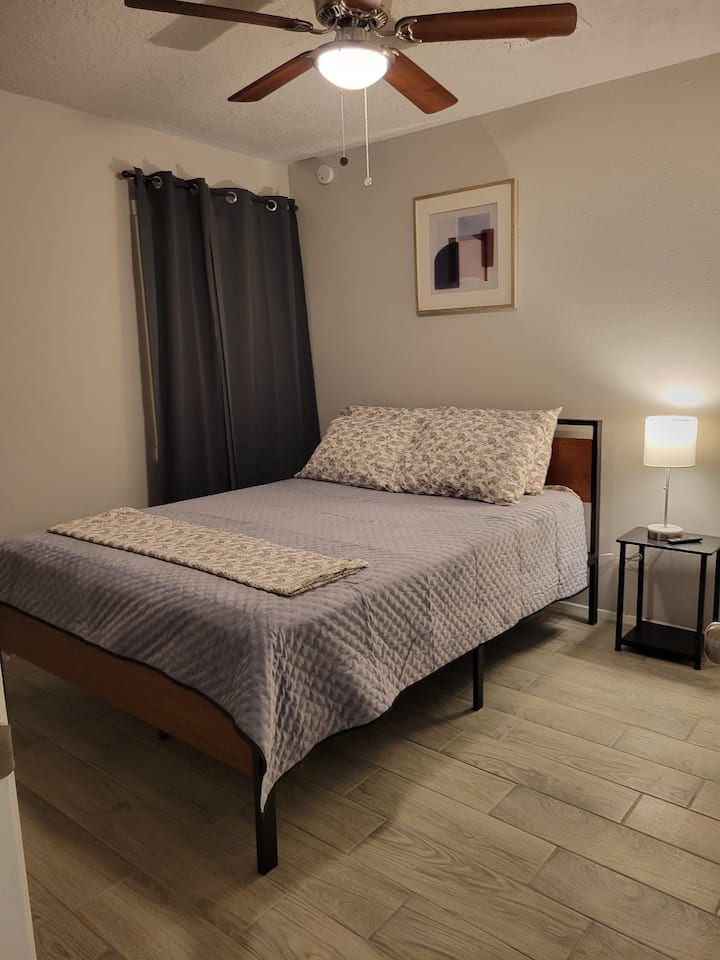(3) Guest Room In The Woodlands - Conroe, TX