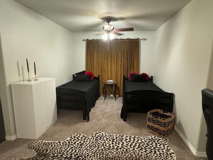 Spacious Suite For The Eclipse! - Salado, TX