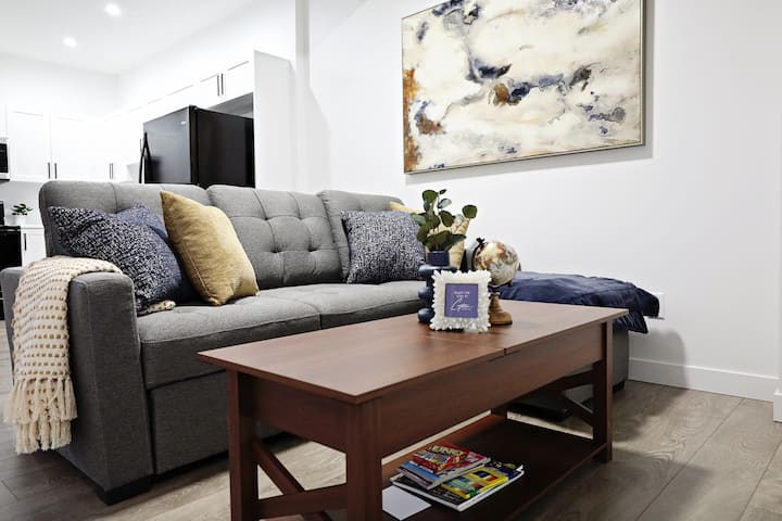 Stylish Retreat W/king Bed|long Stays|wem|disney+ - St. Albert