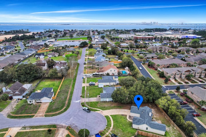 Beach Luv! 5 Min To The Beach | Private Retreat - Navarre, FL