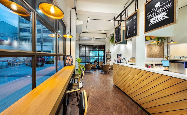 Compact And Comfy. Shared Bath, No View - Bangkok