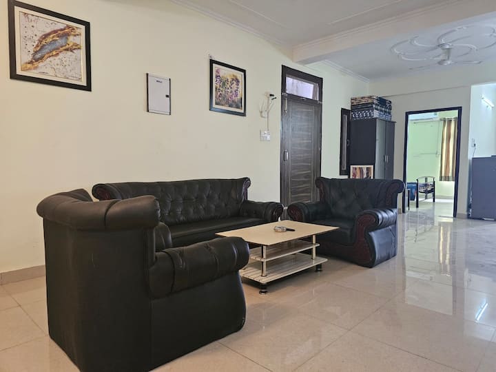 2 Bhk In Krishna Nagar Lucknow - Lucknow