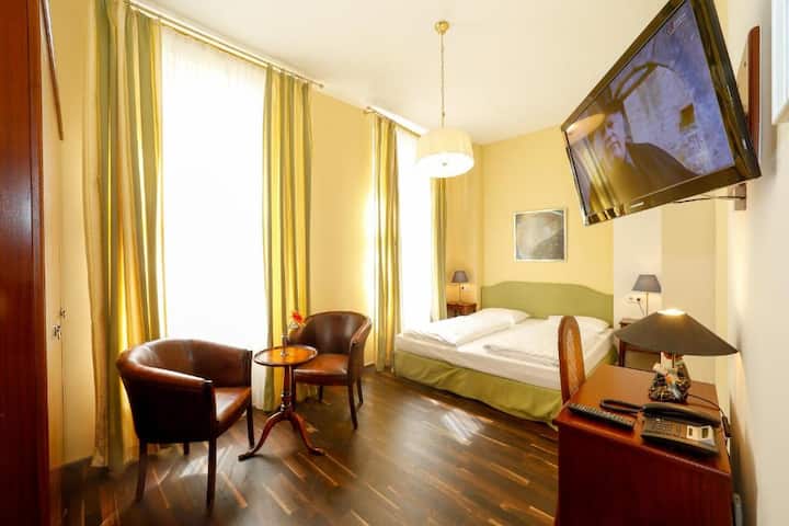 At Biggest Shopping Street I Deluxe Suite I Metro - Vienna