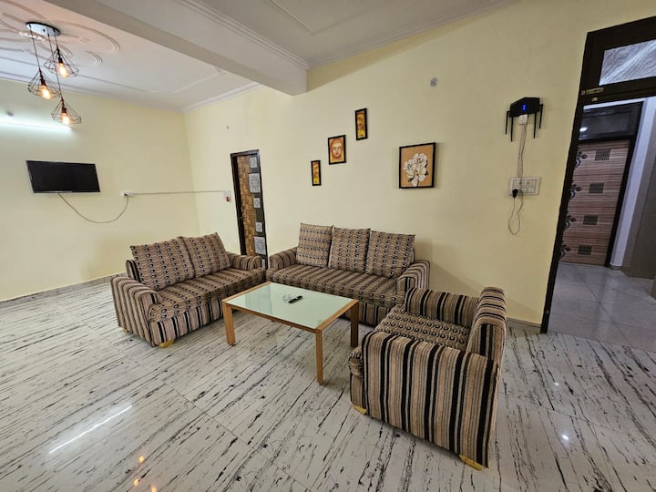 6 Bhk In Krishna Nagar Lucknow - Lucknow