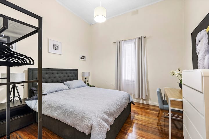 La Maison De Nolan | 3 Br | Full House & Courtyard - Maryborough Railway Station