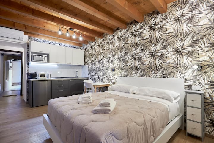 [Professor's Nest 3] - Verona Apartments - Verona