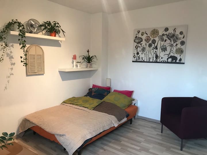 Gemütlicher Ruhiger Gästebereich - Bochum