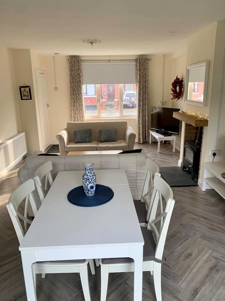 Renovated Terrace Home Near City - Malahide