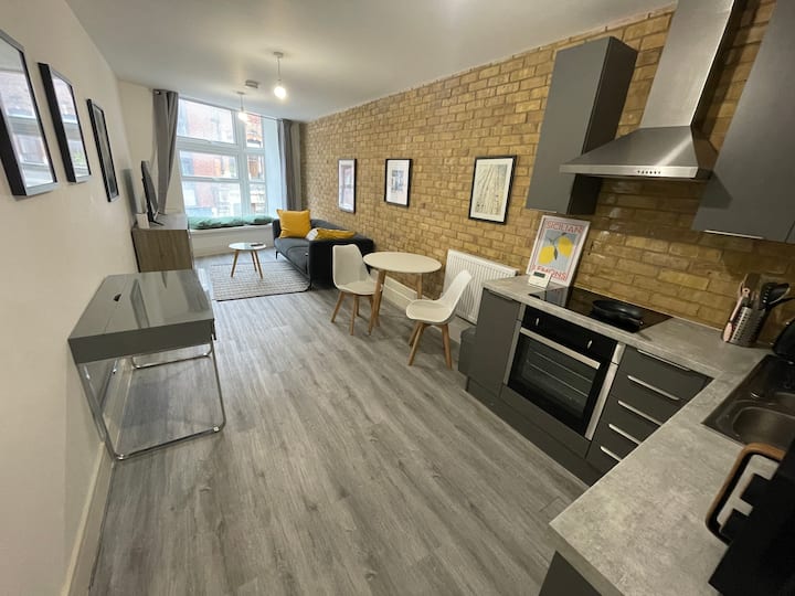 Stunning 1 Bed Central Flat - Woking