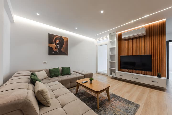 Mumba Apartment 3 By Kondo Stays - 티라나