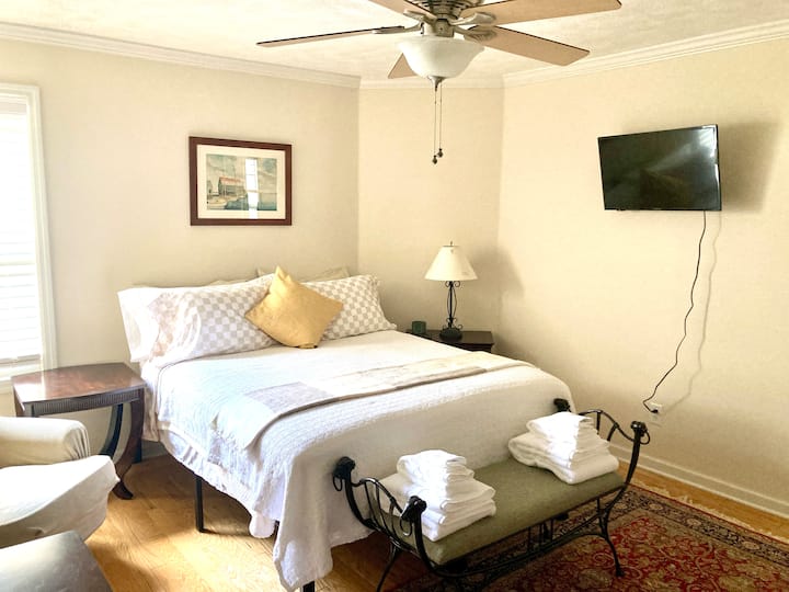 Luxe Private Suite In Shared Lakeside Townhouse - Aiken, SC